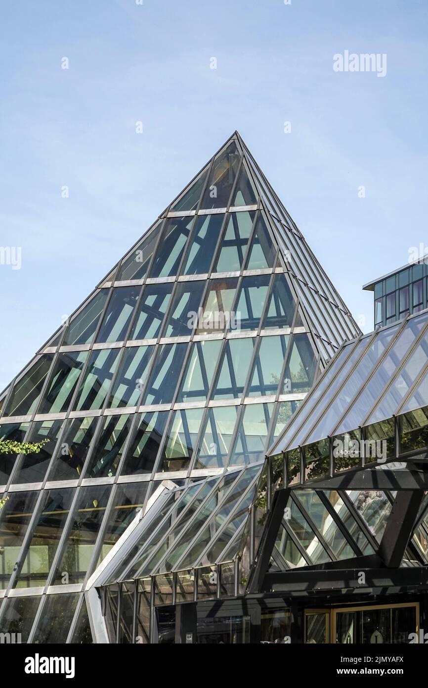 Entrance pyramid hi-res stock photography and images - Alamy