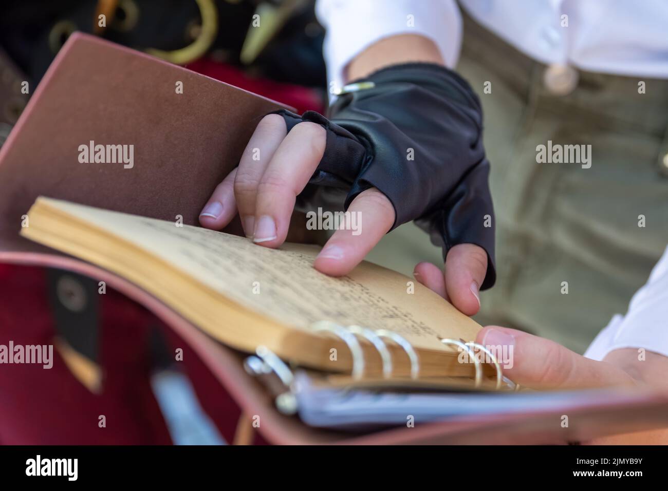 Vintage man reading paper hi-res stock photography and images - Alamy