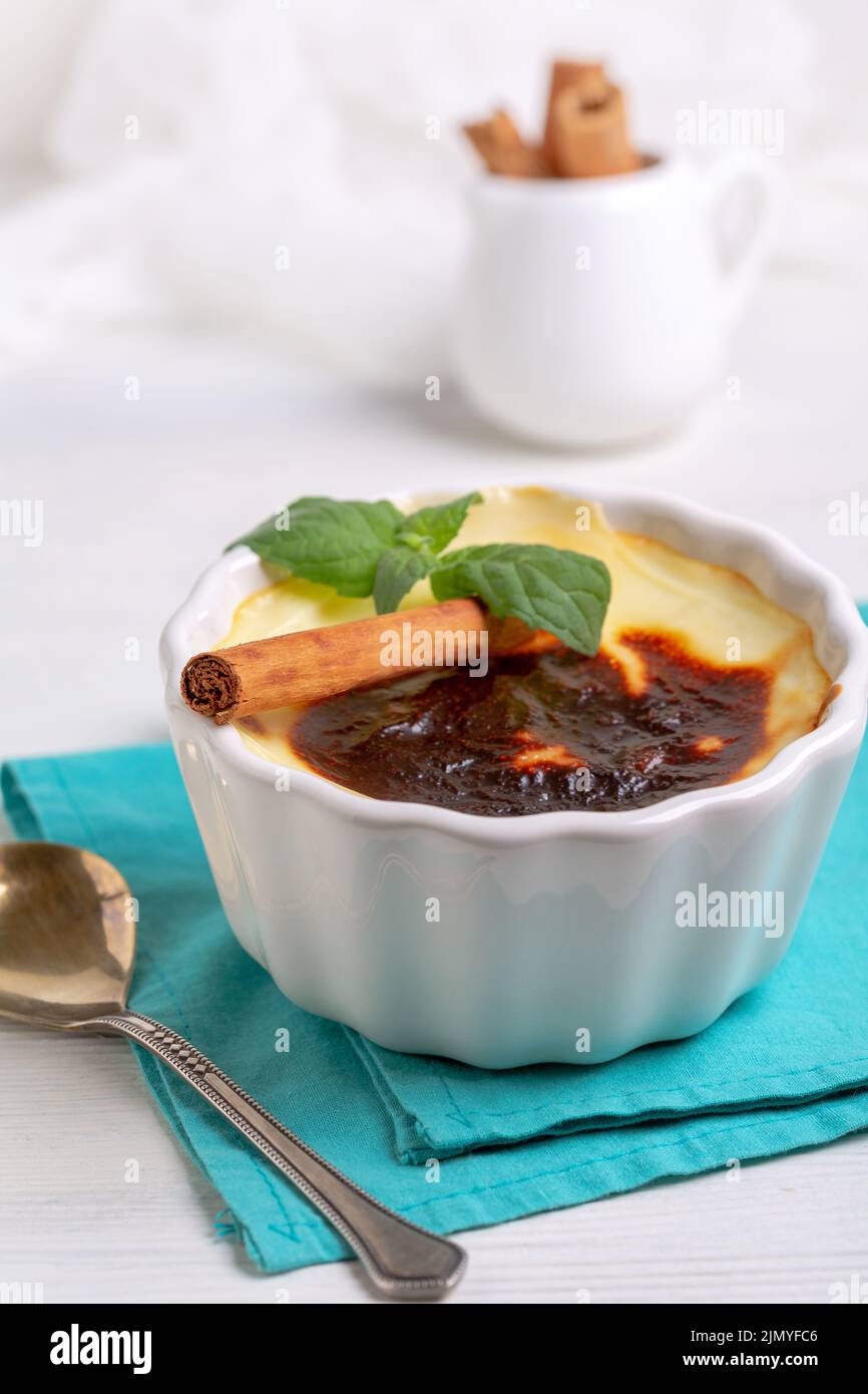 Traditional turkish sweet dessert hi-res stock photography and images ...