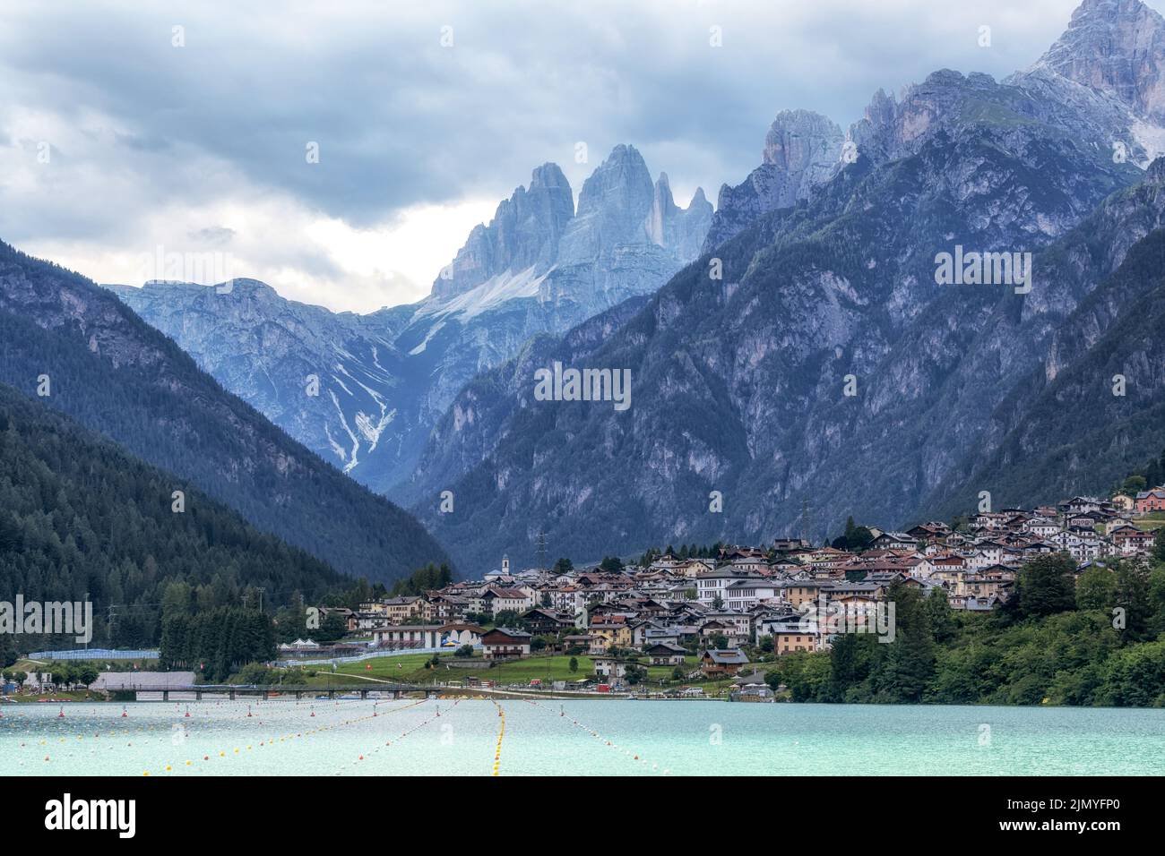 Lake auronzo and tre cime Stock Photo - Alamy