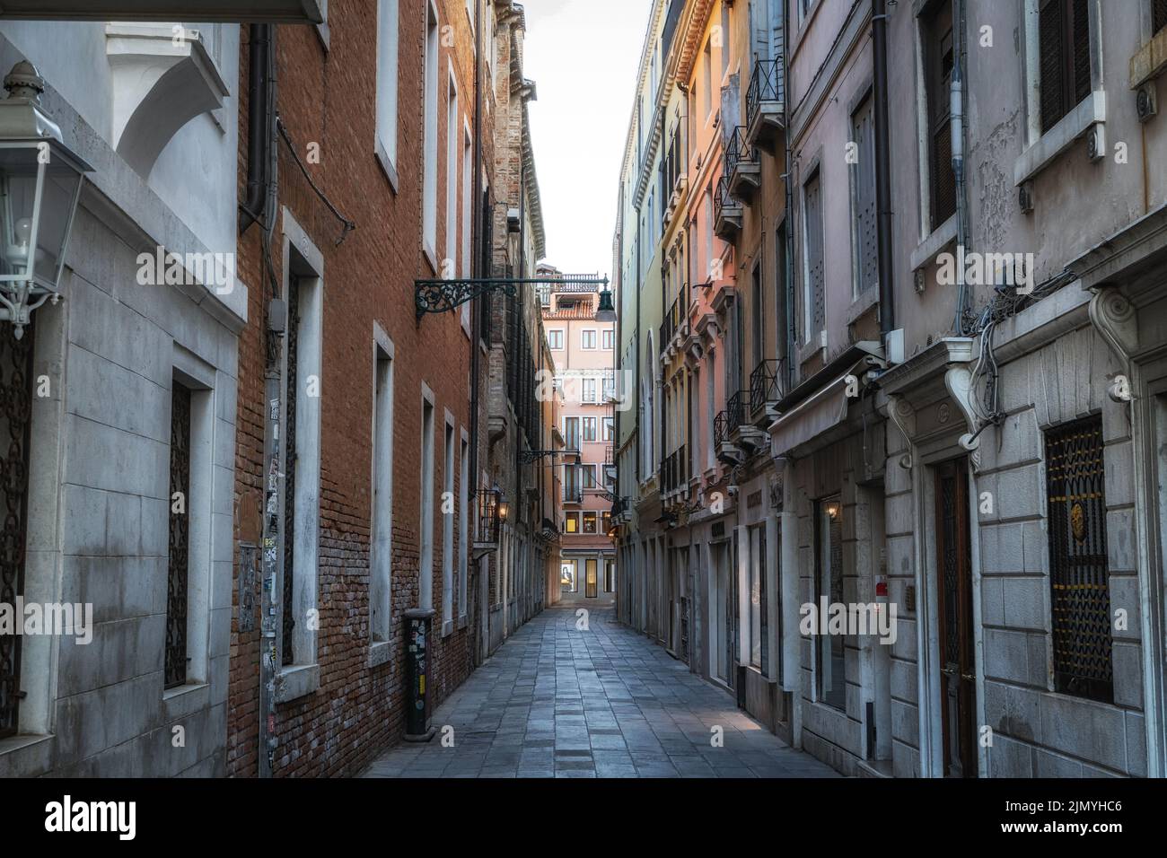 Italian italy alley alleyway alleyways hi-res stock photography and ...
