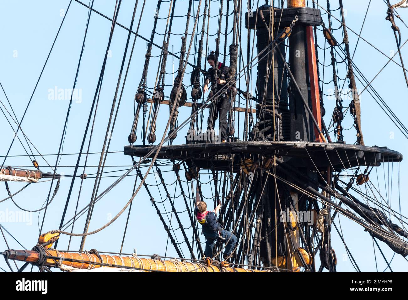 18th century ship rigging hi-res stock photography and images - Alamy