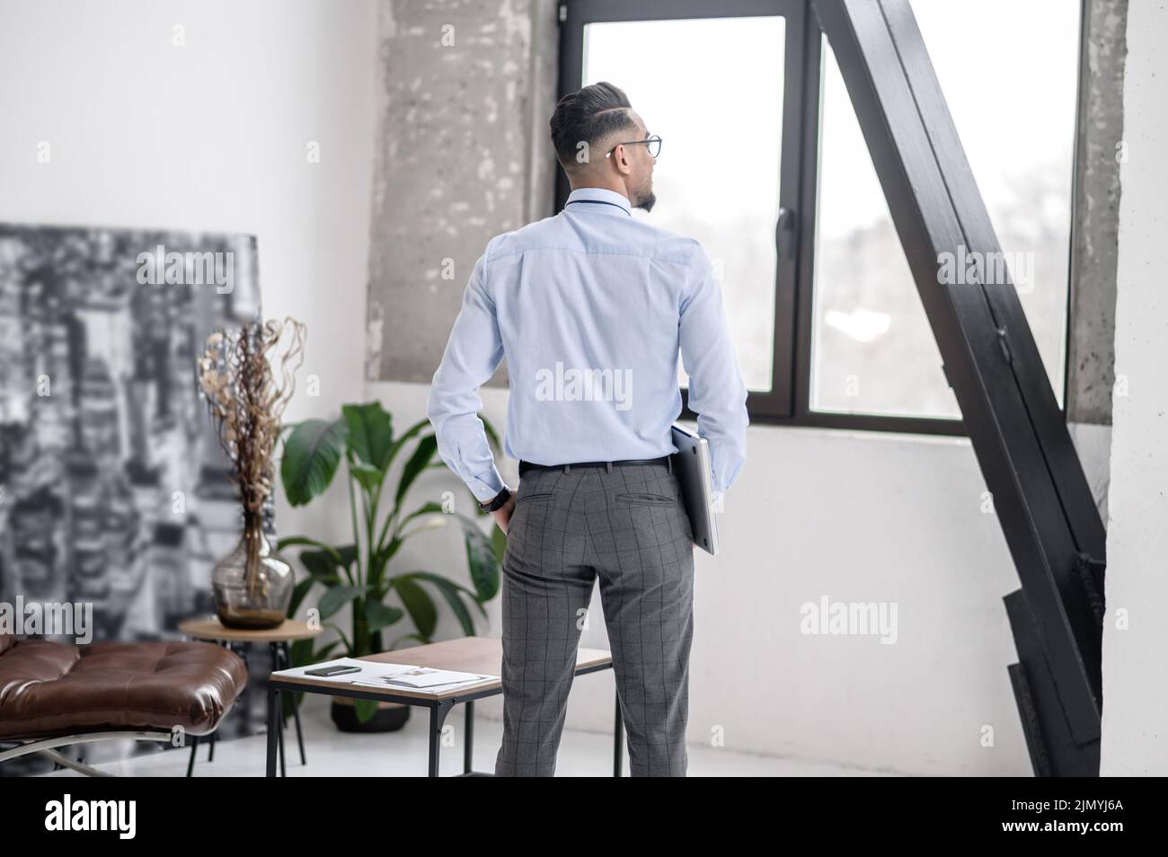 Man back view standing interior hi-res stock photography and images - Alamy