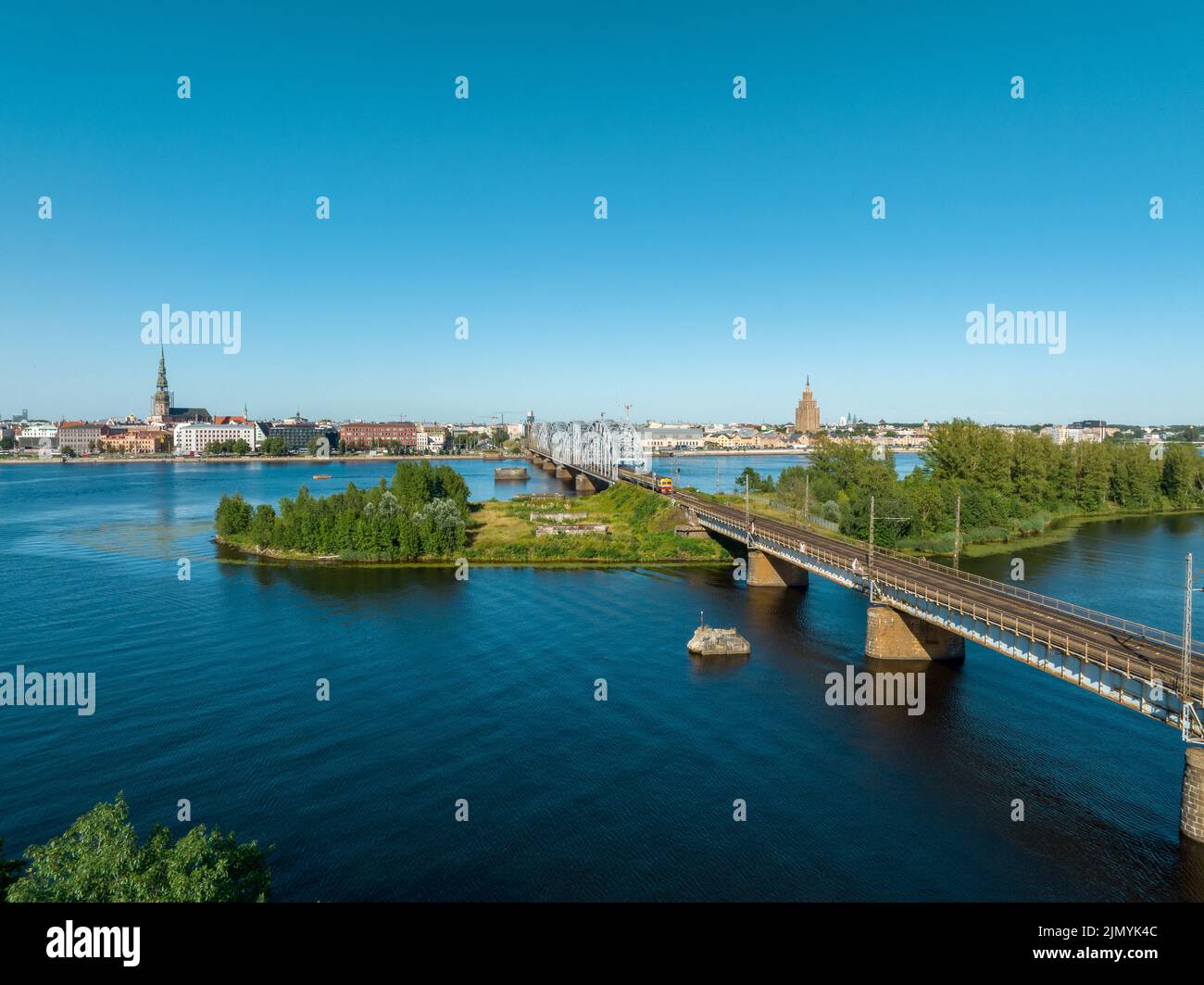 Blue train passing bridge hi-res stock photography and images - Alamy