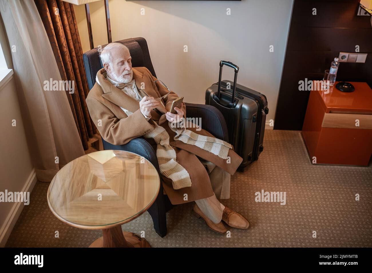 Mature man sitting round table hi-res stock photography and images - Alamy