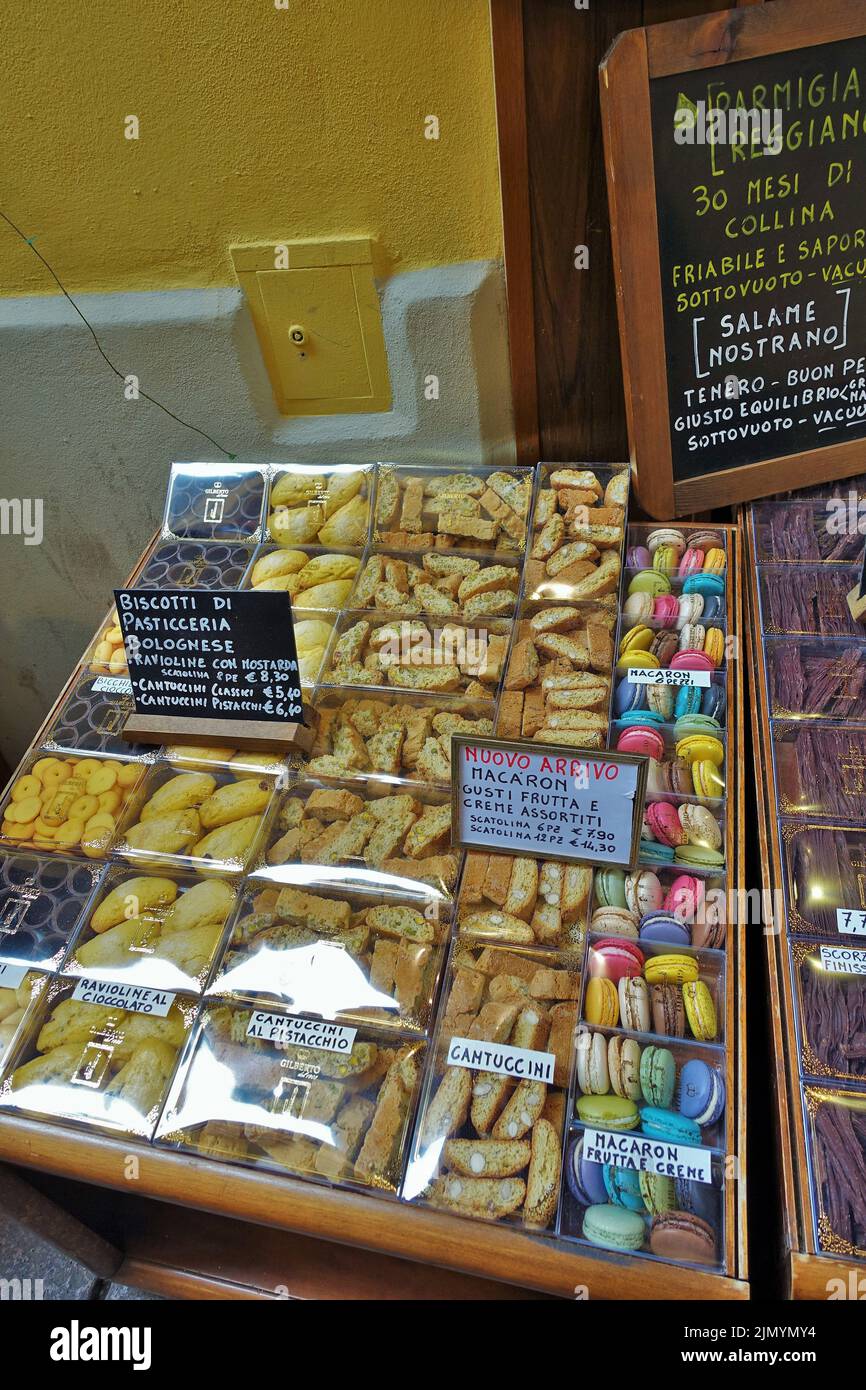 Biscuit shop display hi-res stock photography and images - Alamy