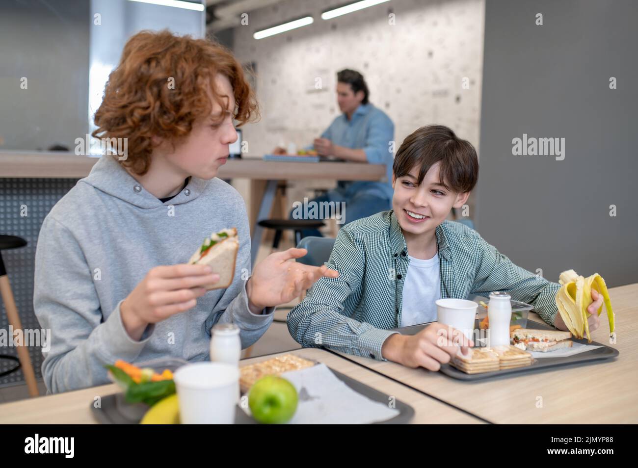 School canteen healthy food hi-res stock photography and images - Alamy