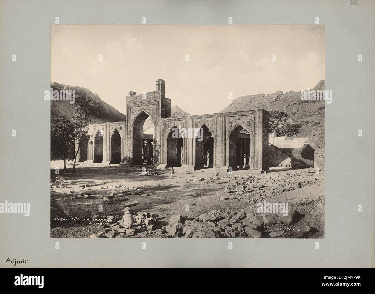 Clifton & Co., Islamic ruins, Adjmir (without date): View of a former ...