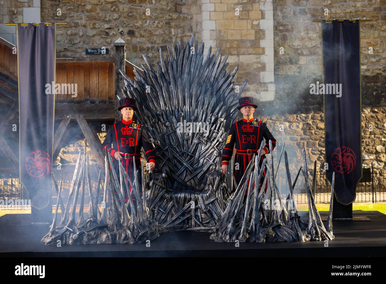 Beefeaters tower of london 2022 hi-res stock photography and images - Alamy