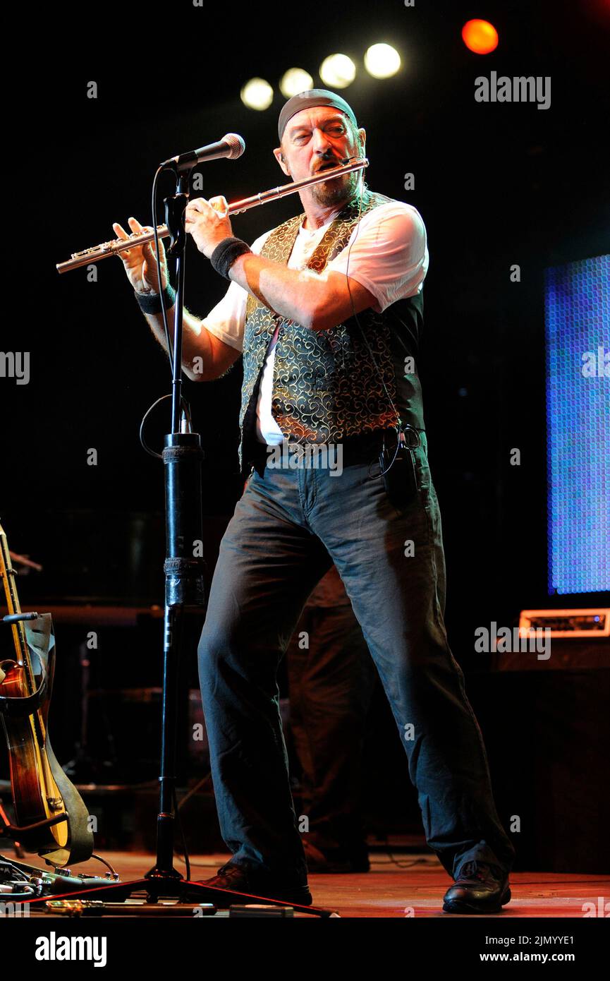 Munich, Deutschland. 14th July, 2008. ARCHIVE PHOTO: Ian ANDERSON turns ...