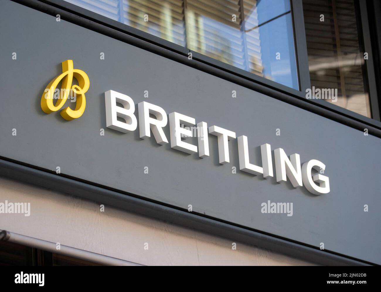 Breitling logo hi-res stock photography and images - Alamy