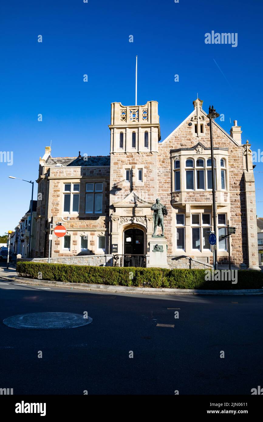 Passmore Edwards Library with a statue of Richard Trevithick outside in ...