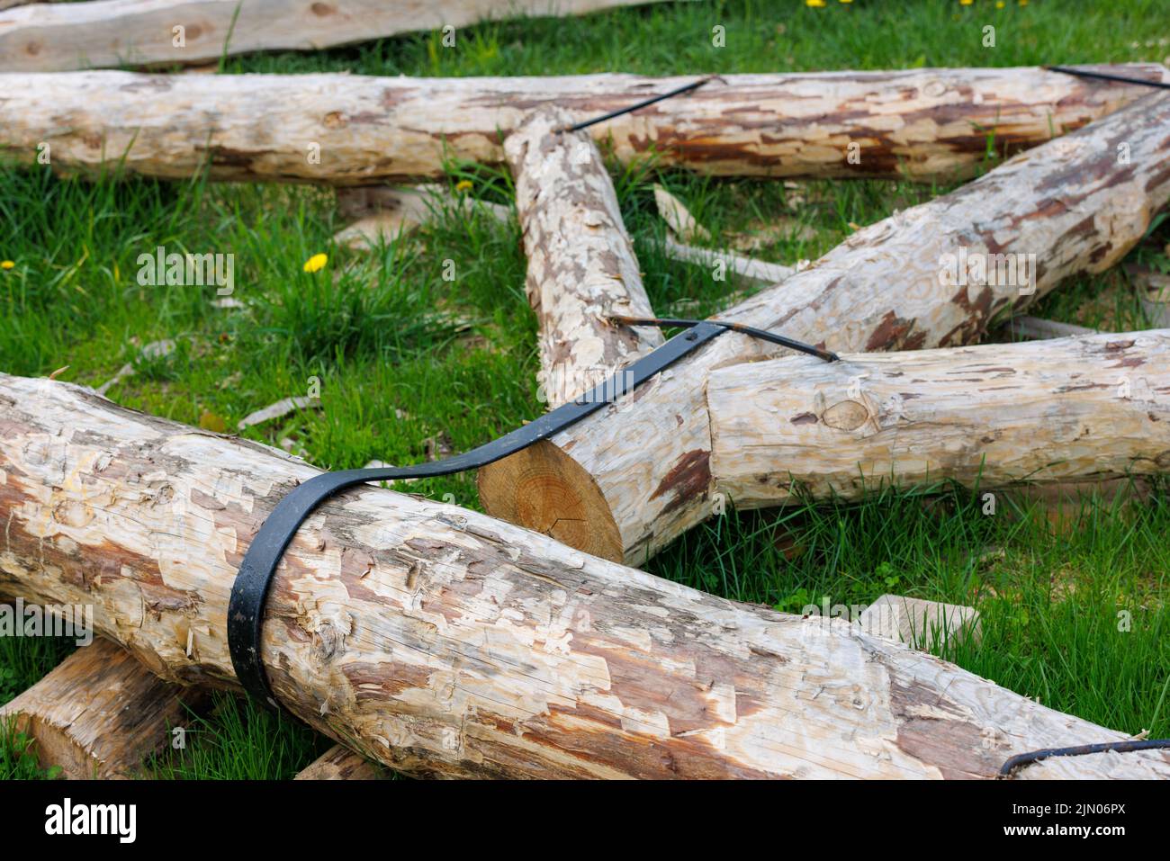 forged steel stripe connection of wooden log beams for roof support ...
