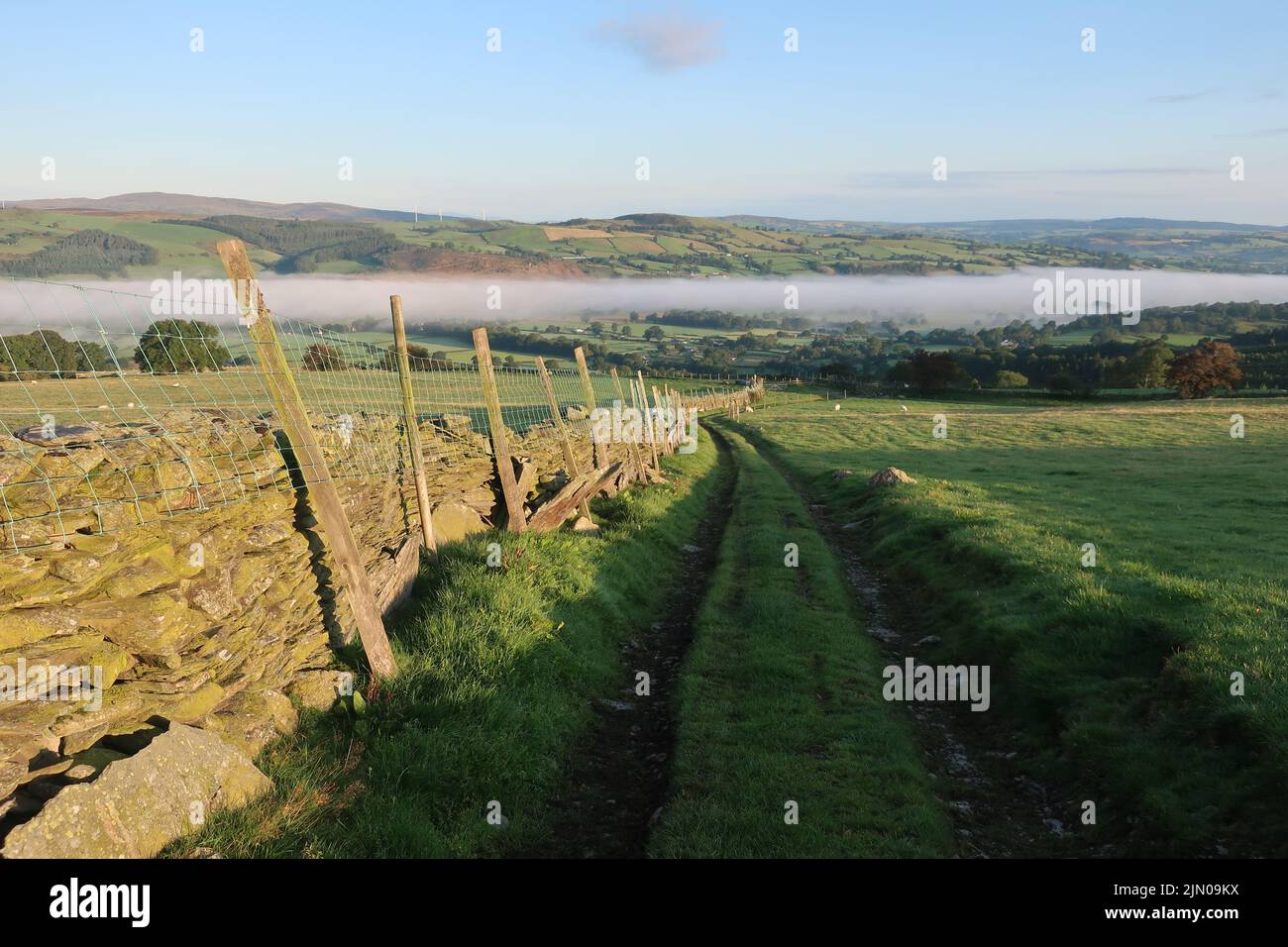A UFO sighting on Cadair Berwyn and Cadair Bronwen by Moel ty Uchaf ...