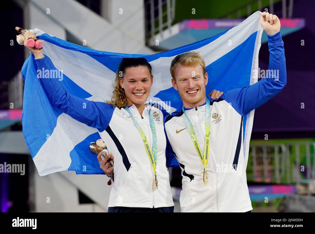 Commonwealth games 2022 gold medal hi-res stock photography and images ...
