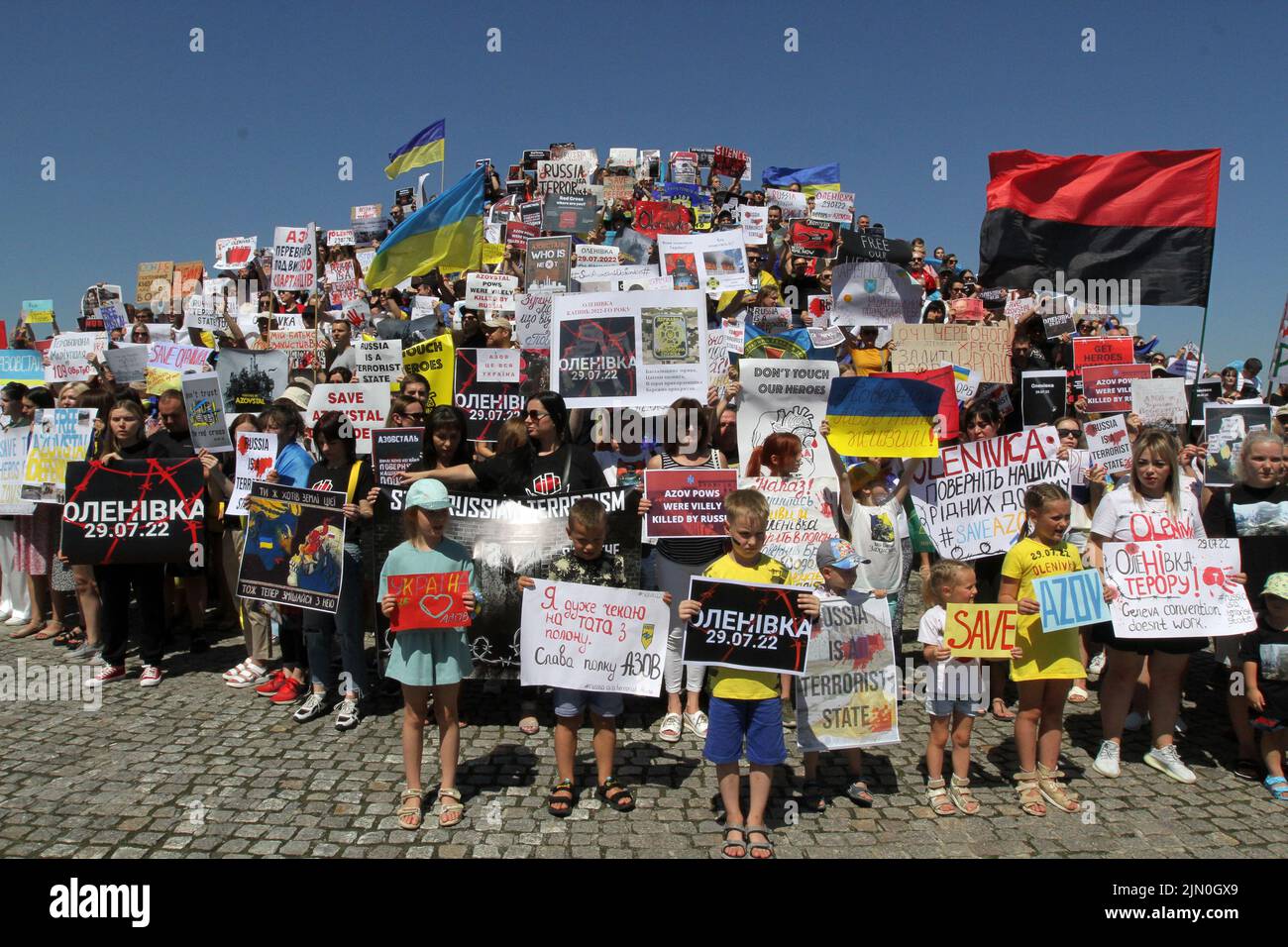 People hold russian flags flag hi-res stock photography and images - Alamy