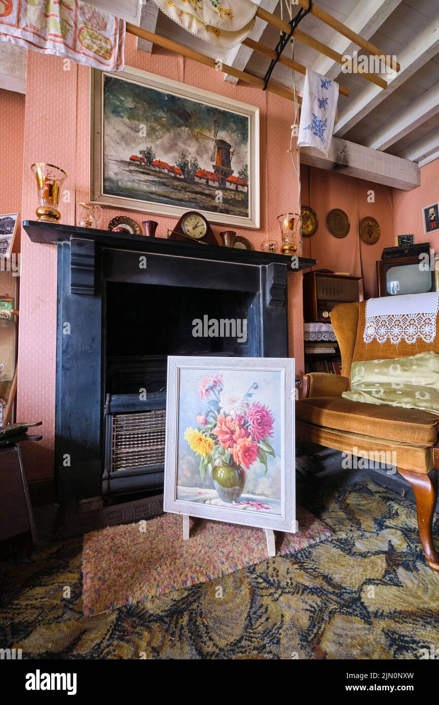 Workers cottage living room hi-res stock photography and images - Alamy