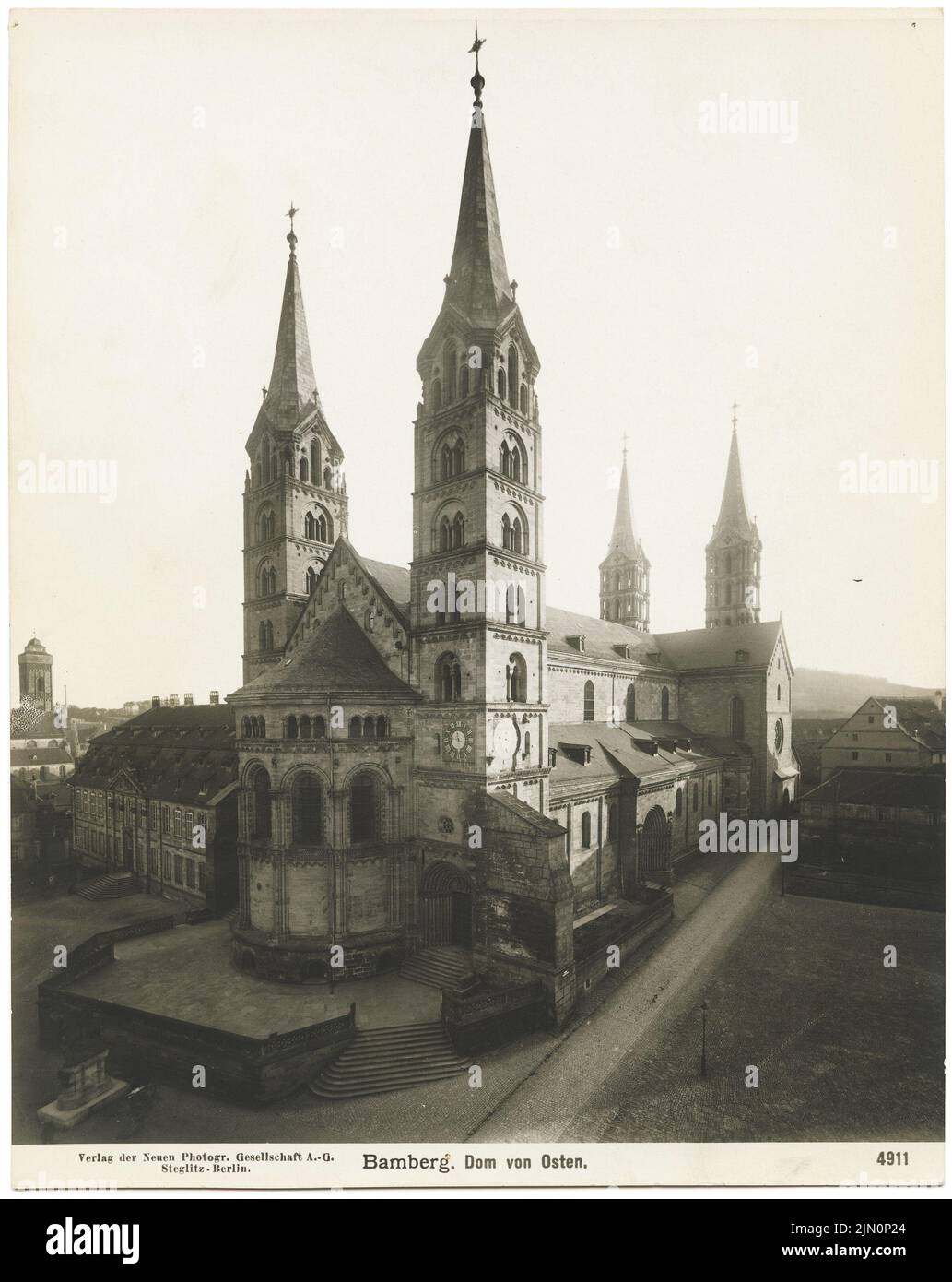 View cathedral building in Cut Out Stock Images & Pictures - Alamy