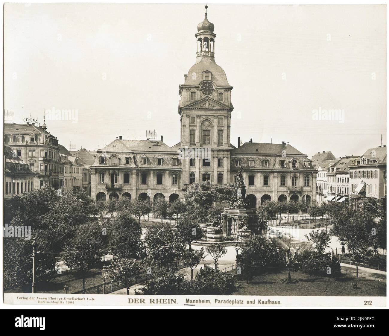 Unknown photographer, Paradeplatz with Kaufhof, Mannheim (1904): View ...