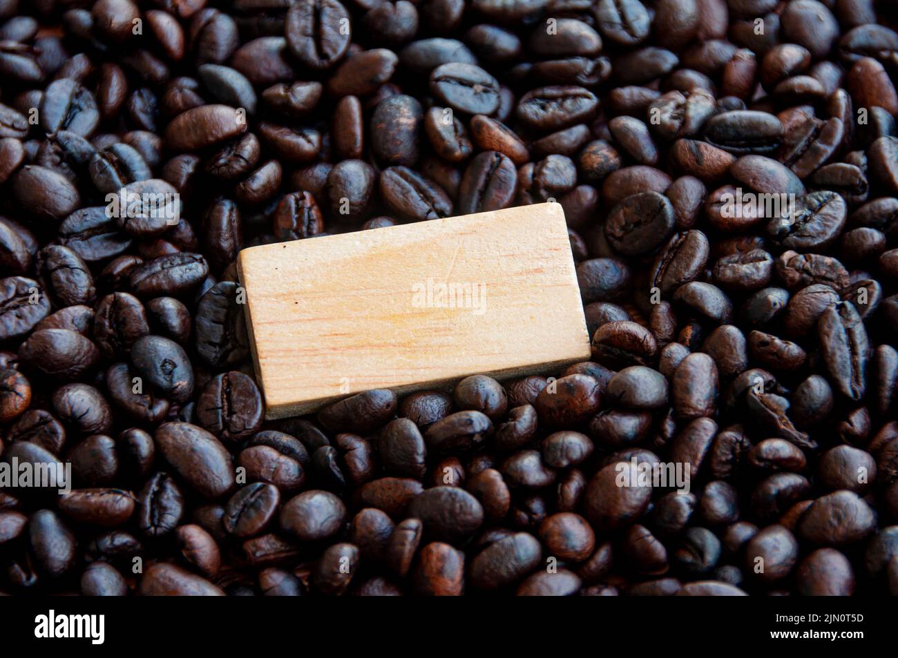 Blank wooden block surrounded by coffee bean. Copy space Stock Photo ...