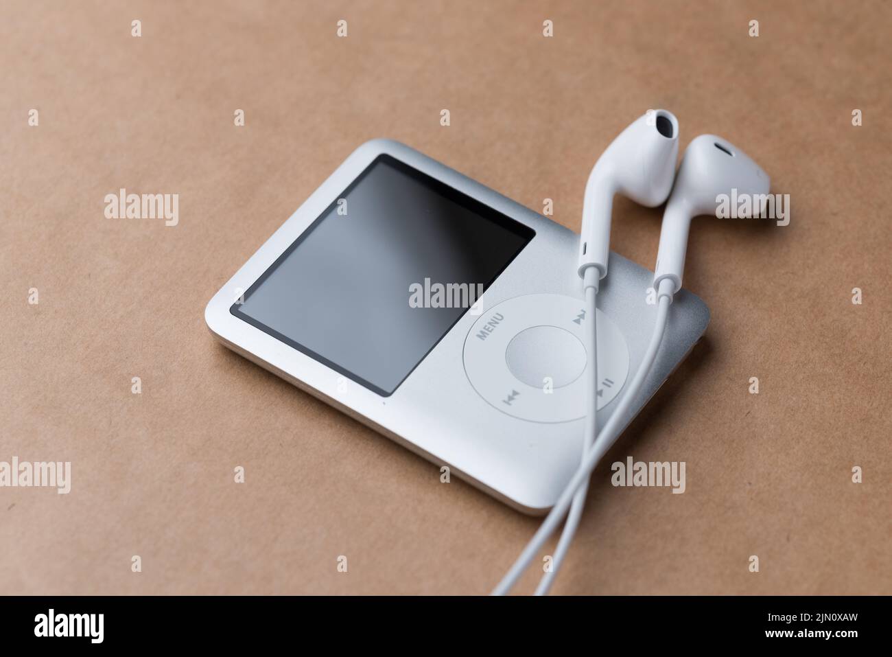 Silver ipod classic hi-res stock photography and images - Alamy
