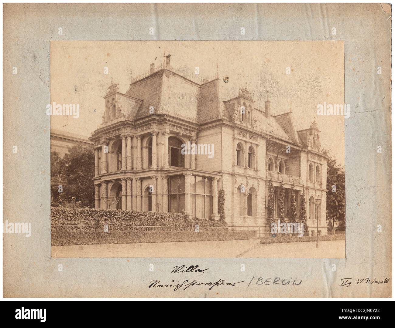 16 2 x Cut Out Stock Images & Pictures - Alamy