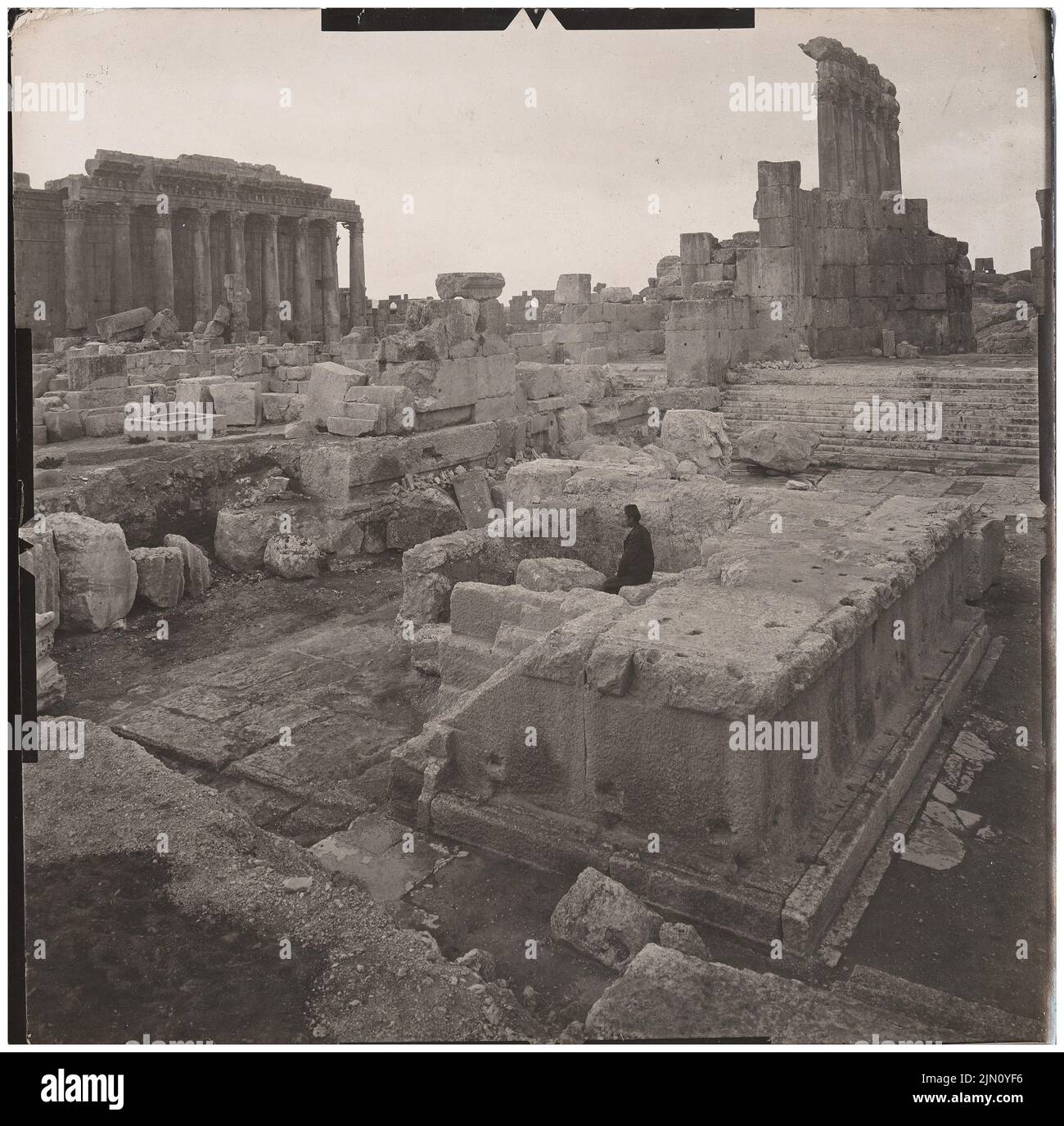 Tempelruinen in baalbek ohne dat hi-res stock photography and images ...