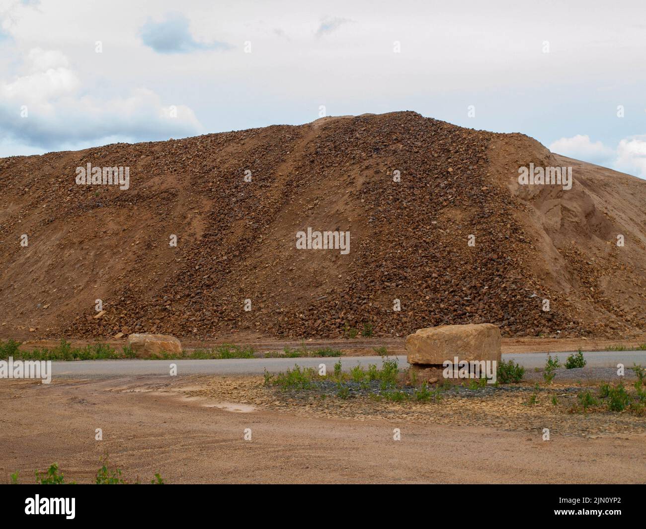 Slag pile hi-res stock photography and images - Alamy