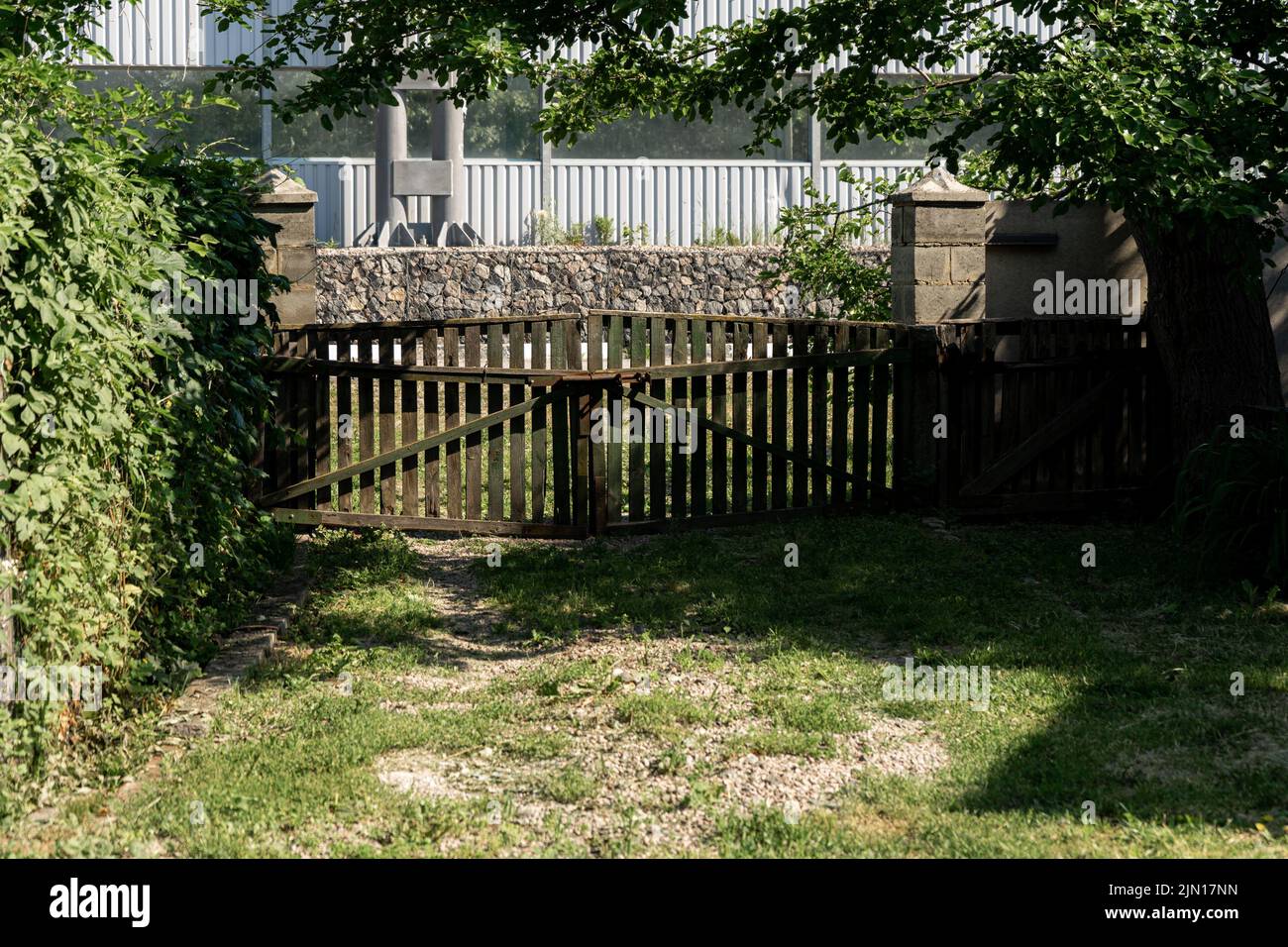 Old gate enter city hi-res stock photography and images - Alamy