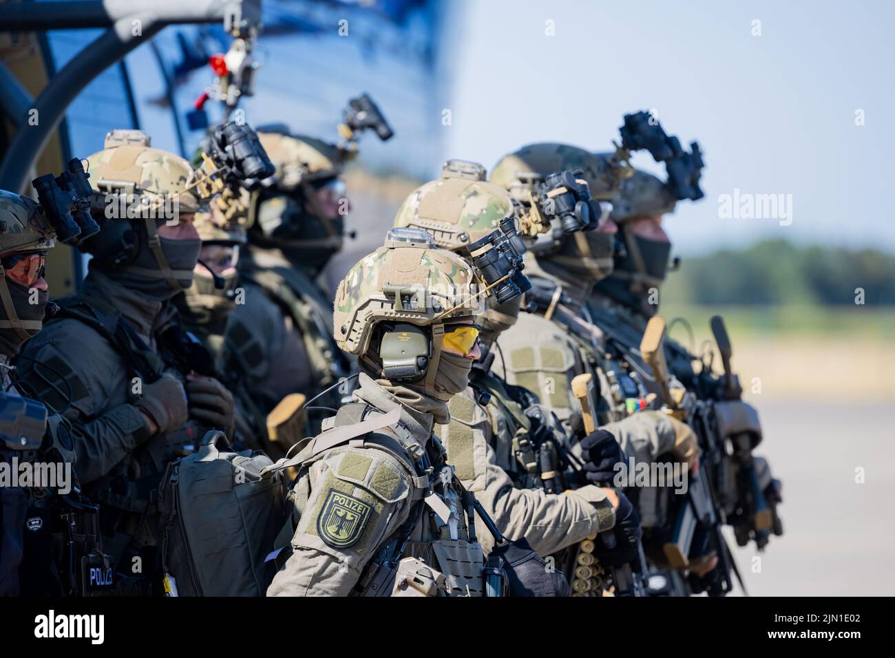 Sankt Augustin, Germany. 08th Aug, 2022. GSG 9 task forces standing ...