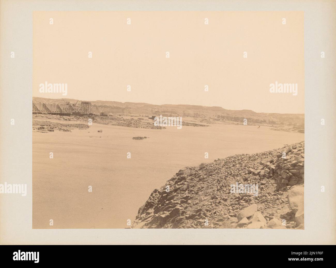 Unknown photographer, construction of a dam (without date): View of ...