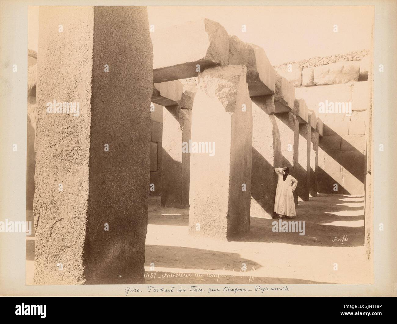 Bonfils Félix (1831-1885), gate building in the valley to the Chephren ...