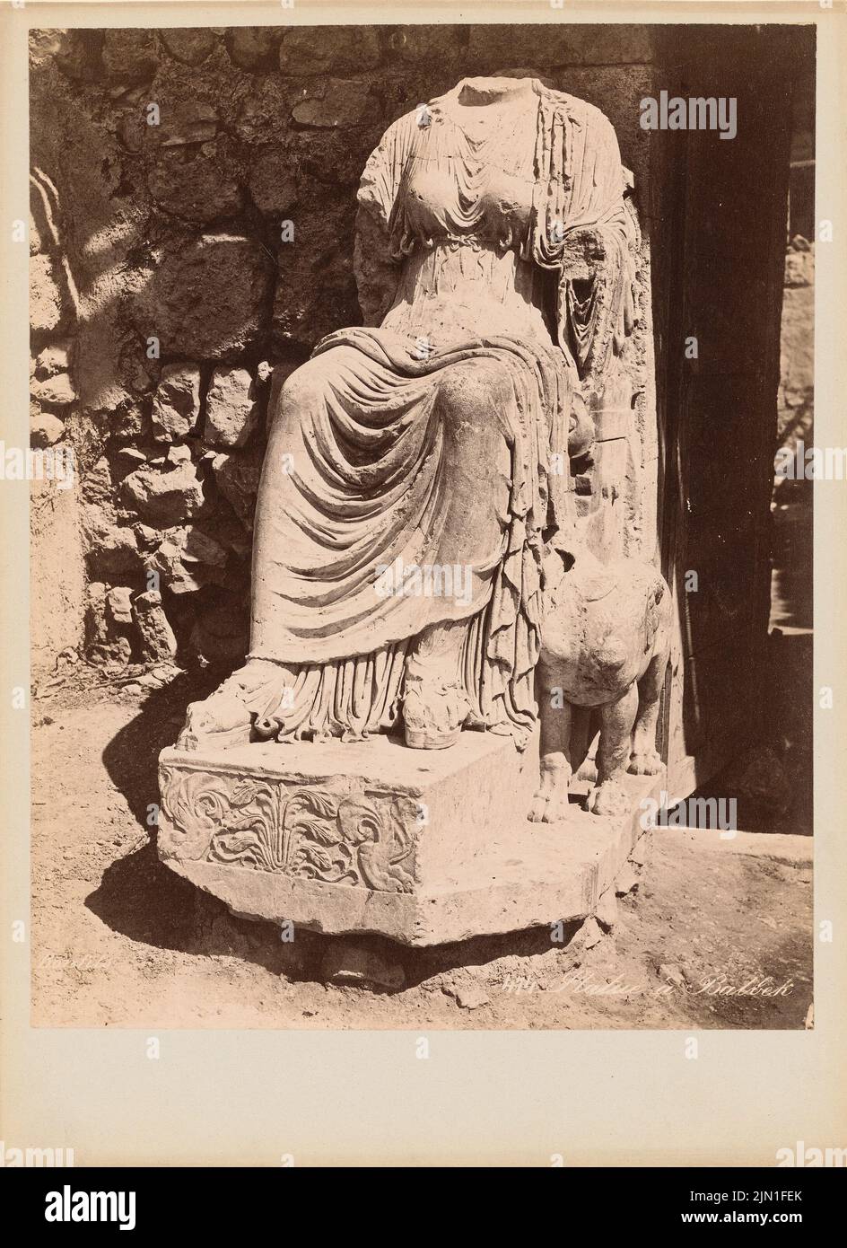 Statue in baalbek ohne dat hi-res stock photography and images - Alamy