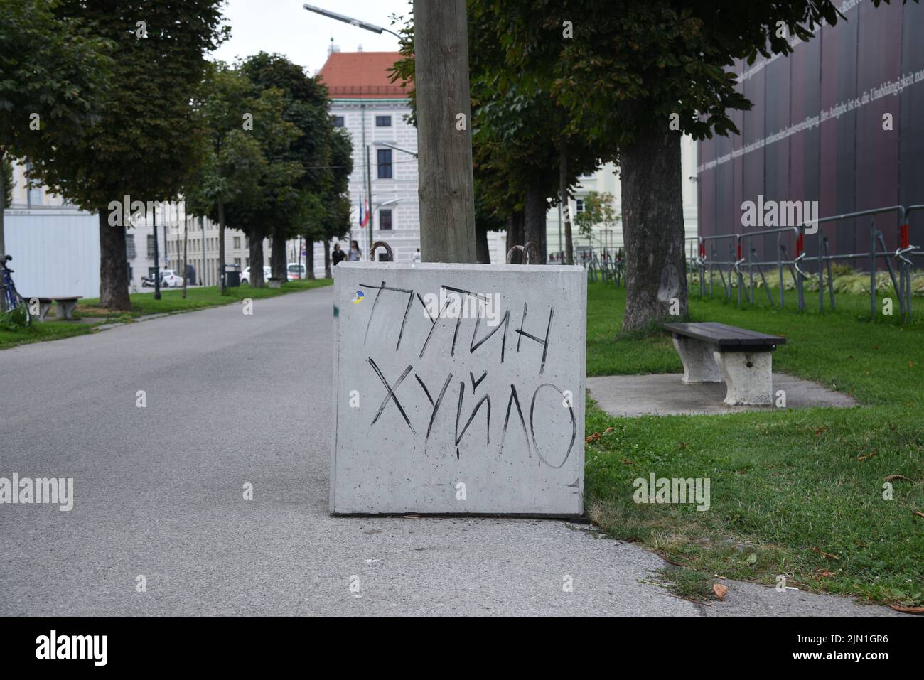 Putin huilo hi-res stock photography and images - Alamy