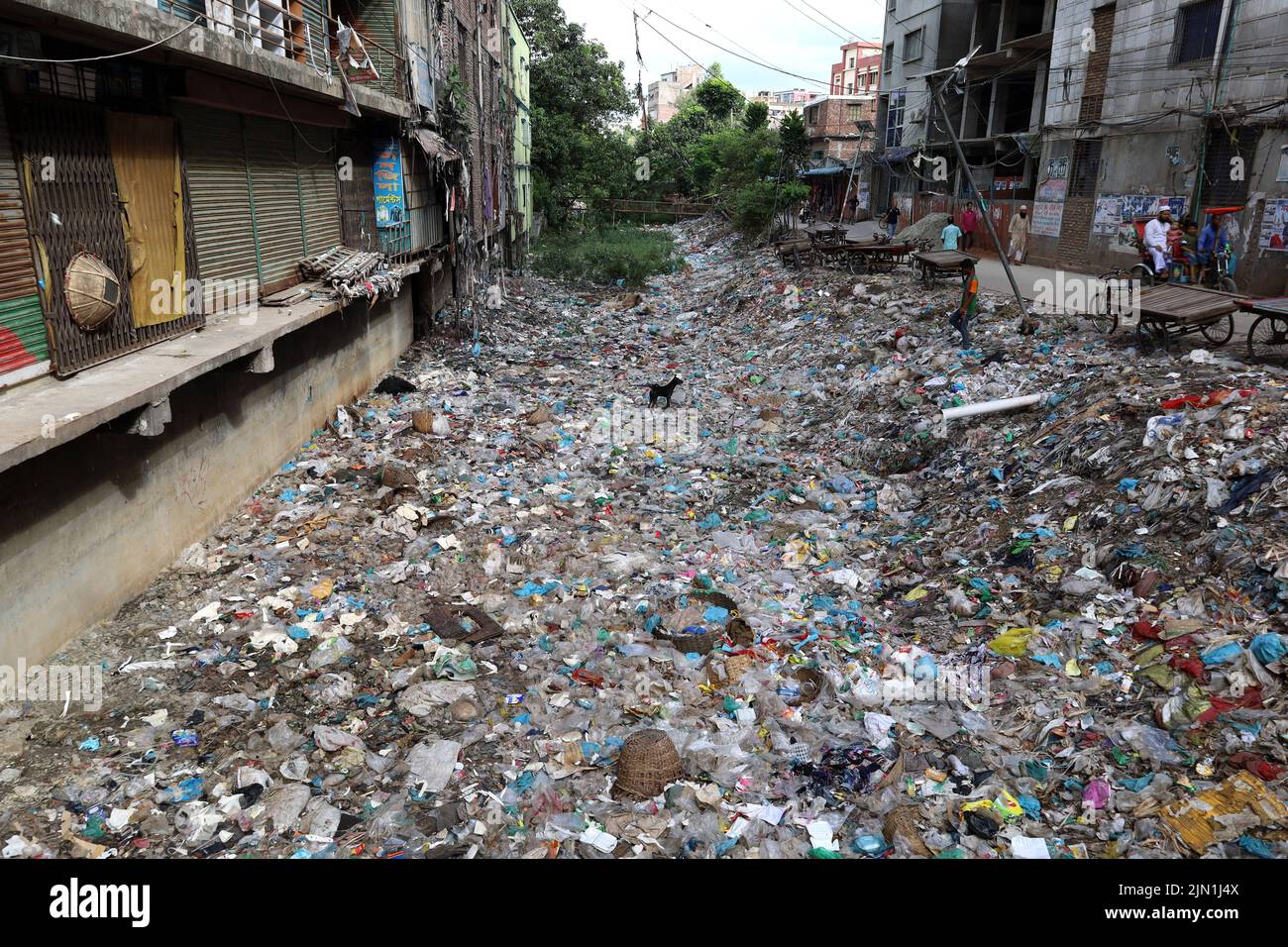 Dhaka, Dhaka, Bangladesh. 8th Aug, 2022. Dhaka's rivers and canals are ...