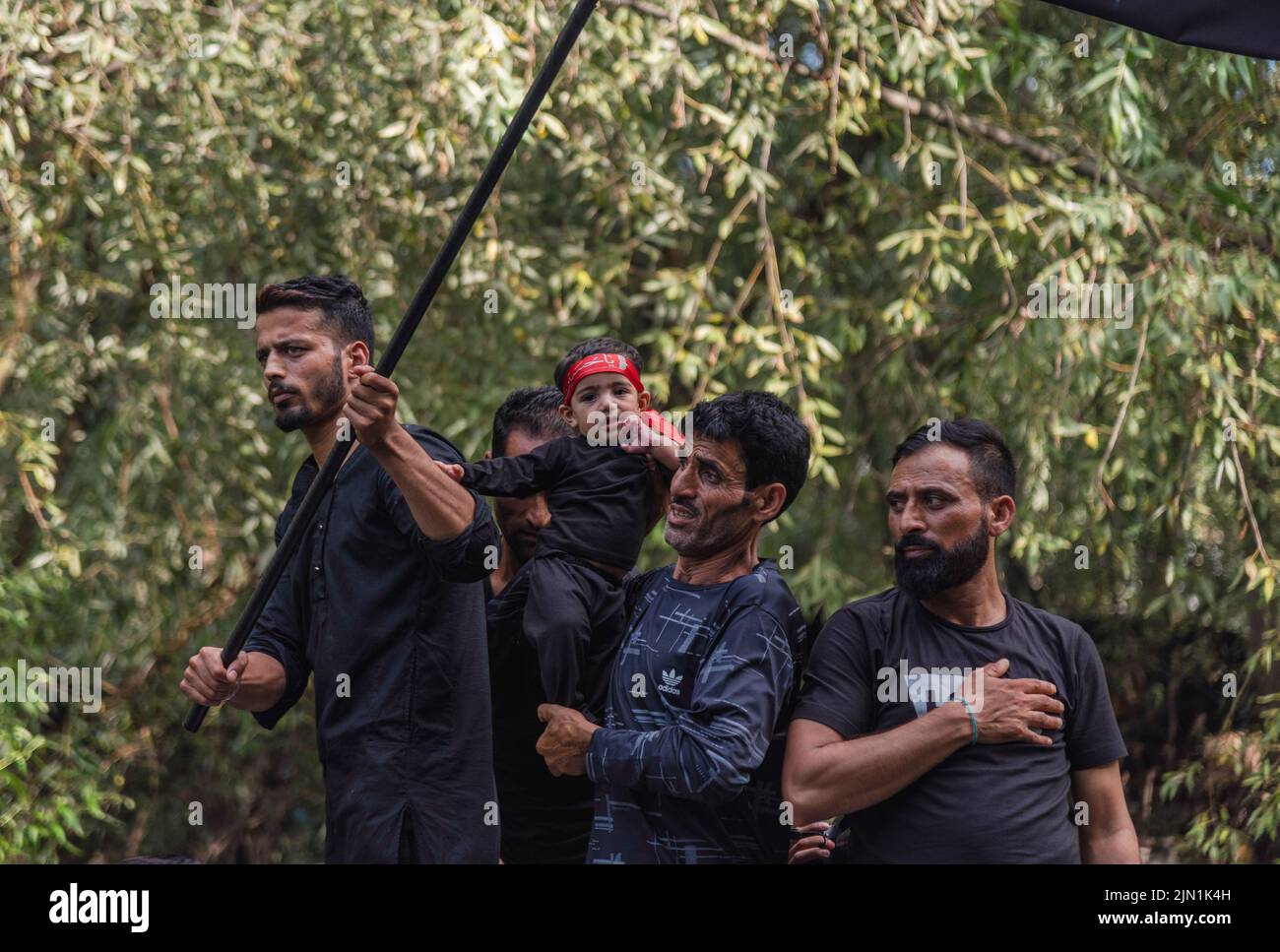 Srinagar, India. 08th Aug, 2022. Shia Muslims beat their chests during ...