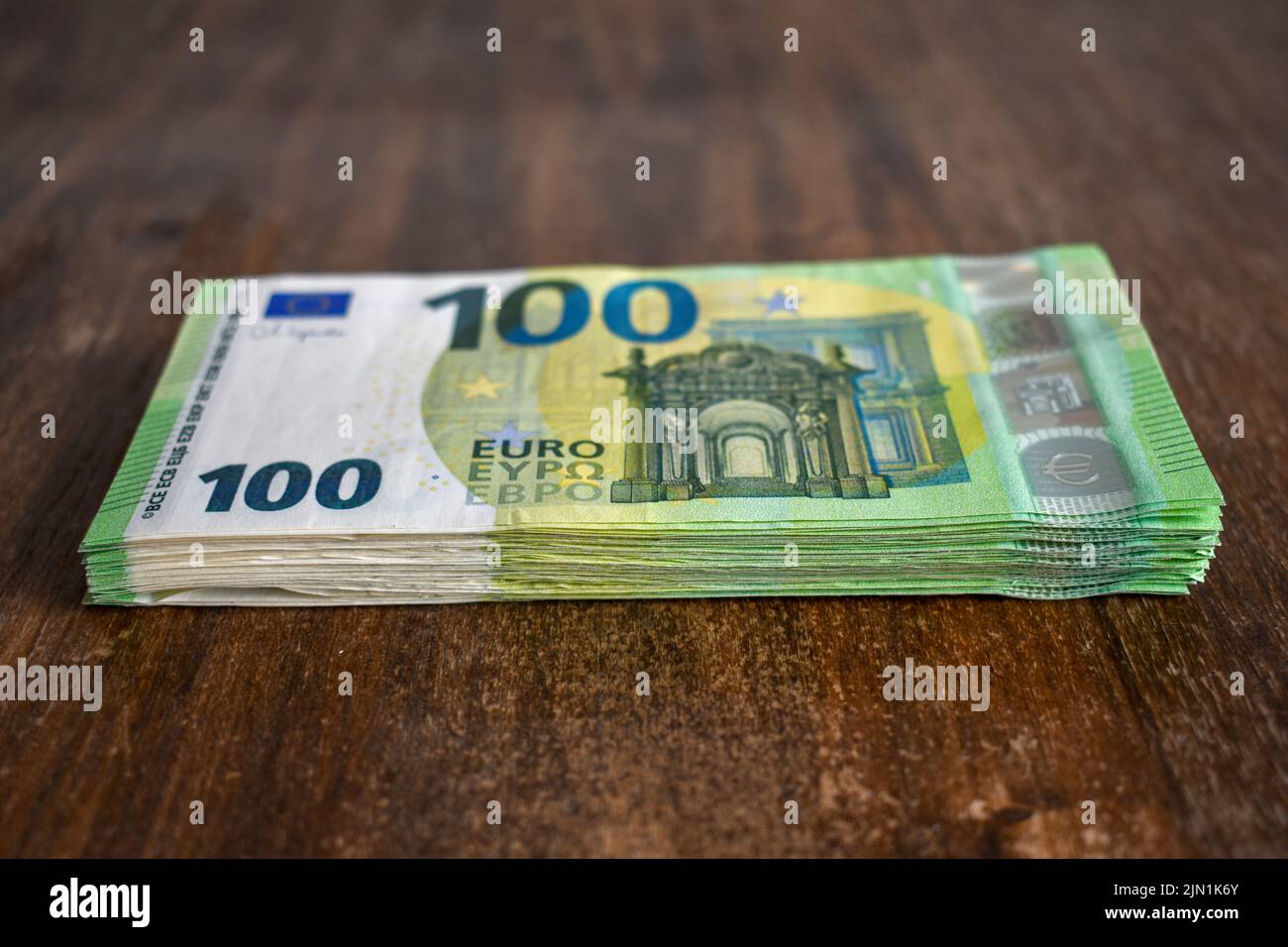 Pile of 100 euro notes hi-res stock photography and images - Alamy