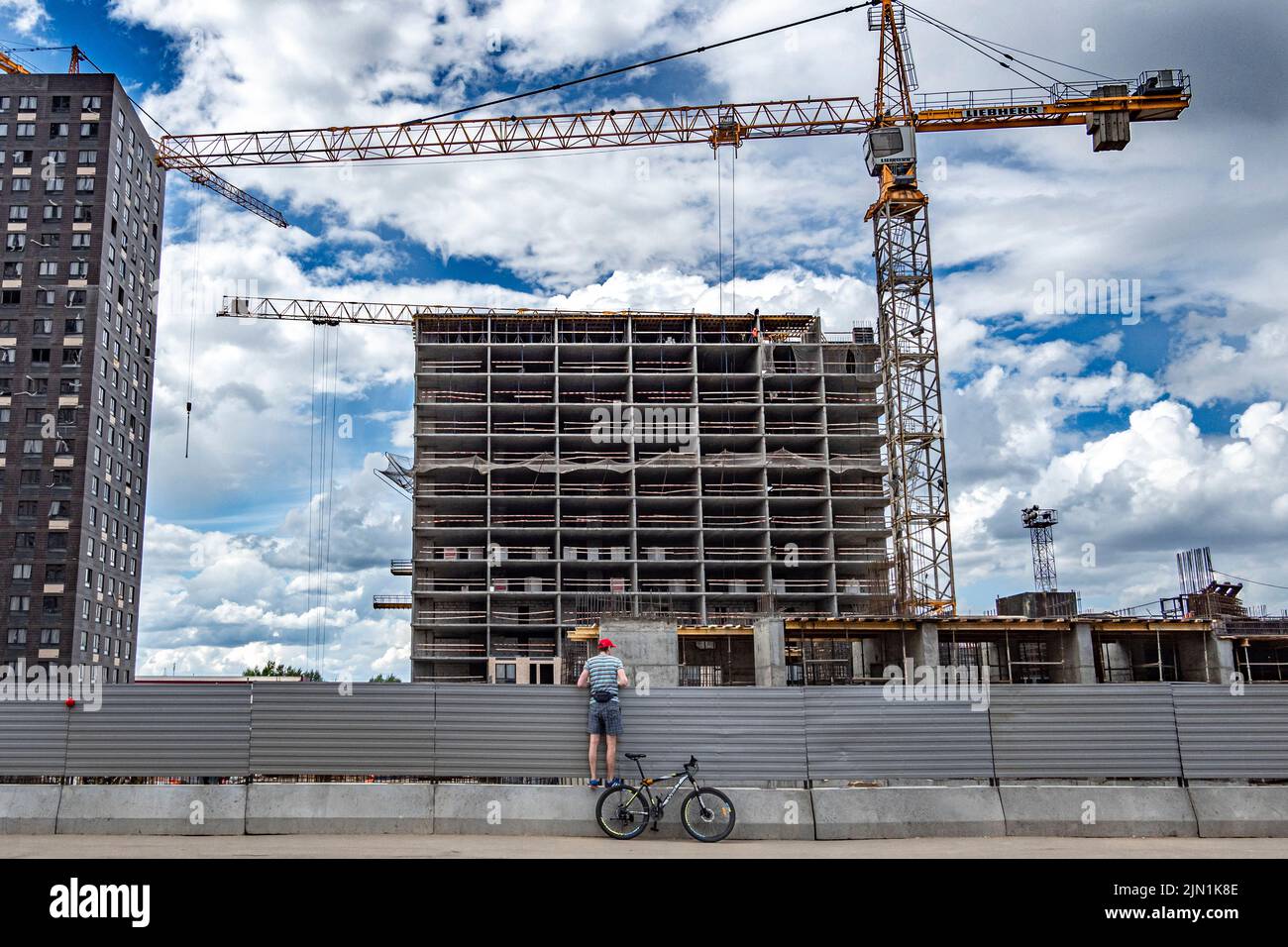 Russia, Moscow. Construction of houses Stock Photo - Alamy