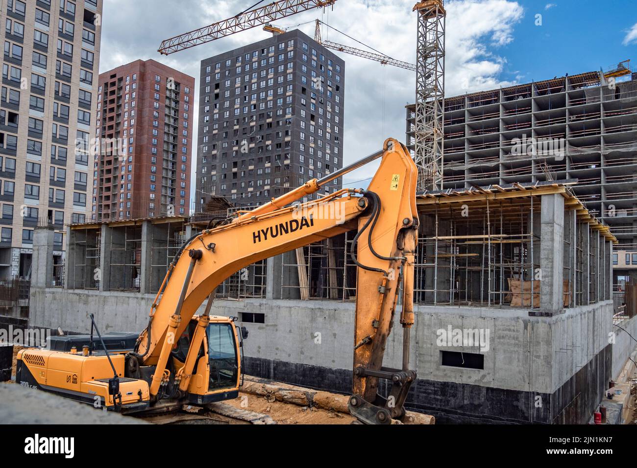 Russia, Moscow. Construction of houses Stock Photo - Alamy