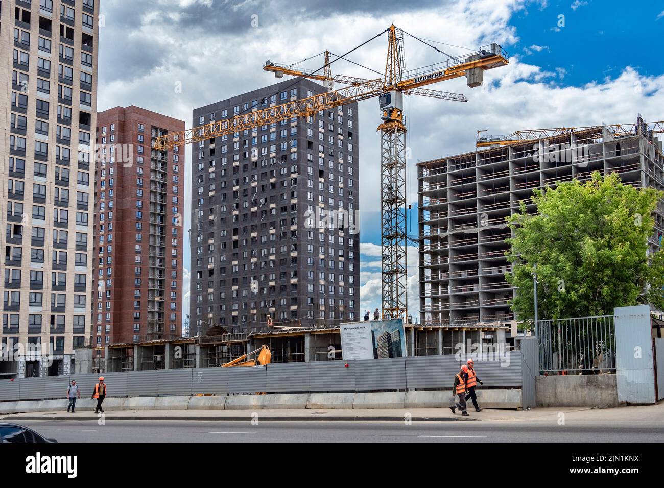 Russia, Moscow. Construction of houses Stock Photo - Alamy