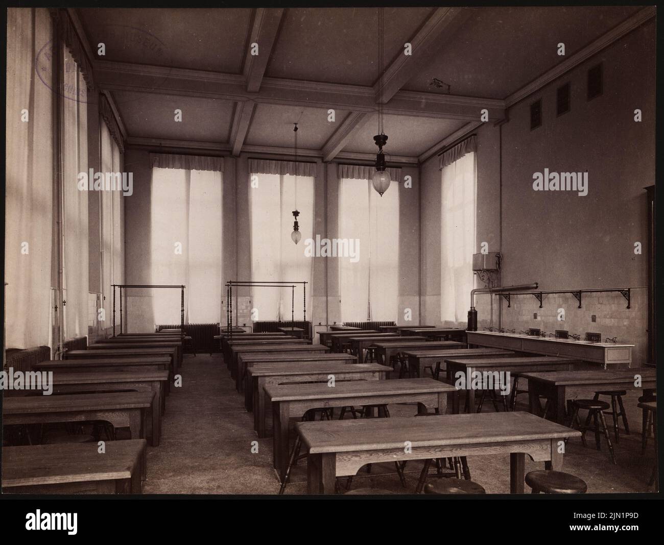 The classroom 1900 hi-res stock photography and images - Alamy