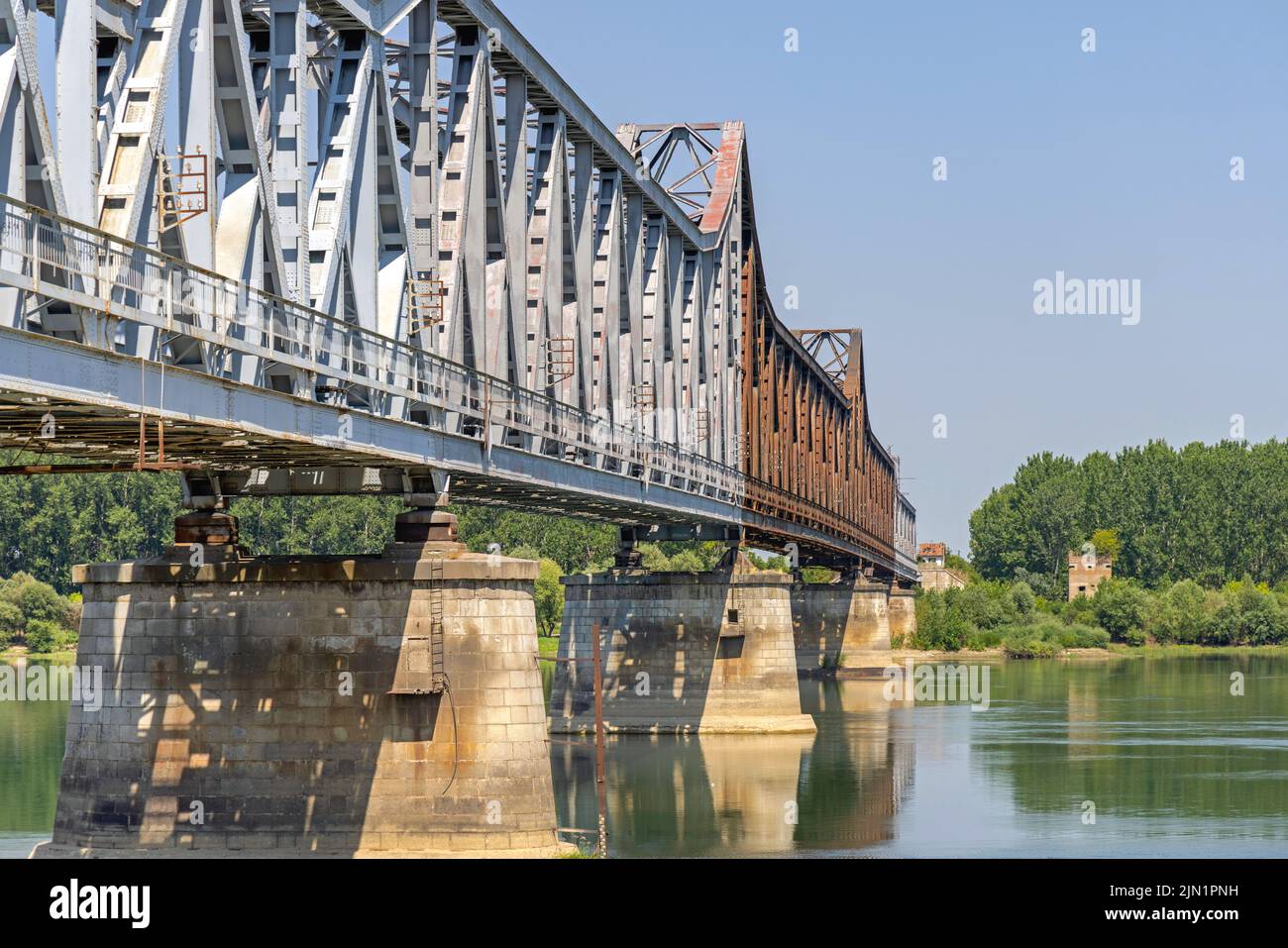 Rusty metal columns hi-res stock photography and images - Alamy