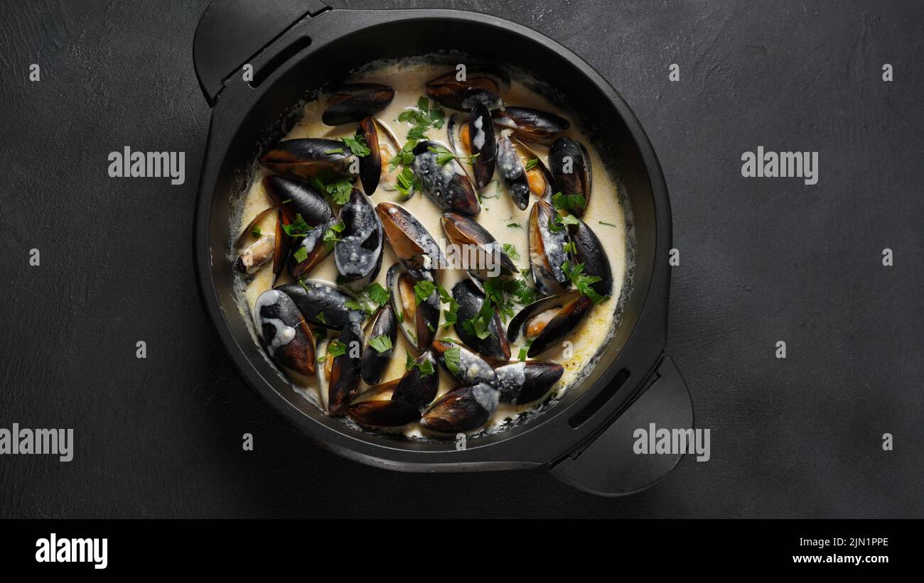 Blue mussels stewed in cream wine sauce with garlic and herbs. Italian ...