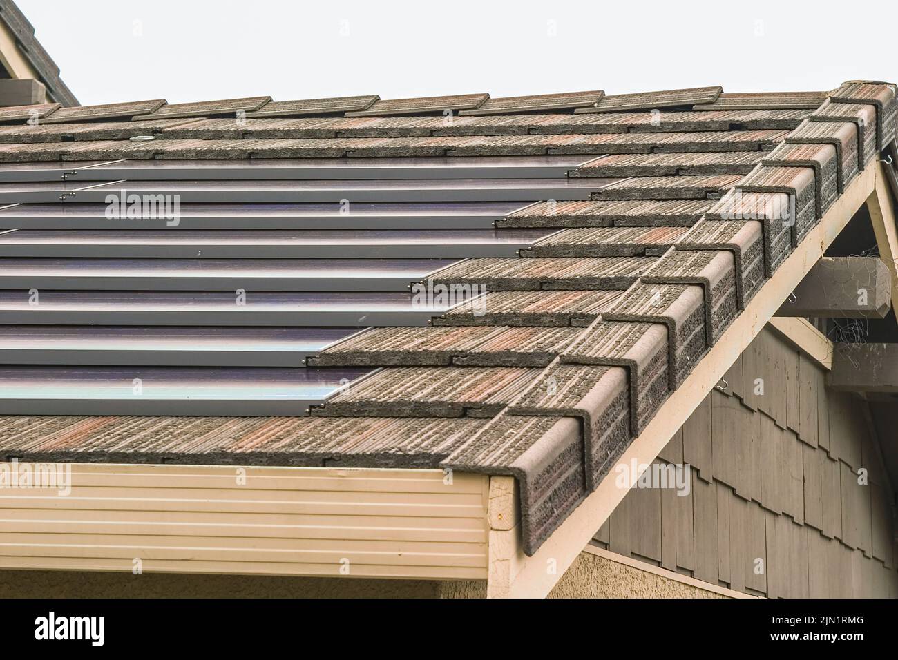 Solar shingles installation hi-res stock photography and images - Alamy