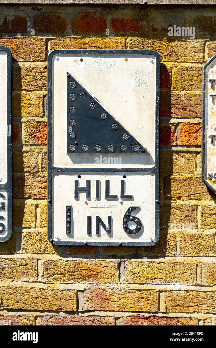 Road sign 6 hill hi-res stock photography and images - Alamy