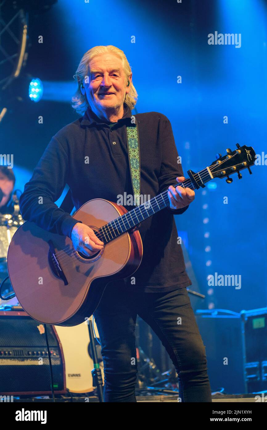 Davy Carton performing with The Saw Doctors performing at the Wickham ...