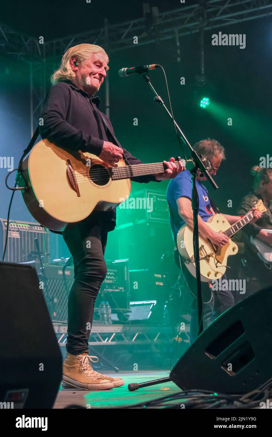 Davy Carton performing with The Saw Doctors performing at the Wickham ...