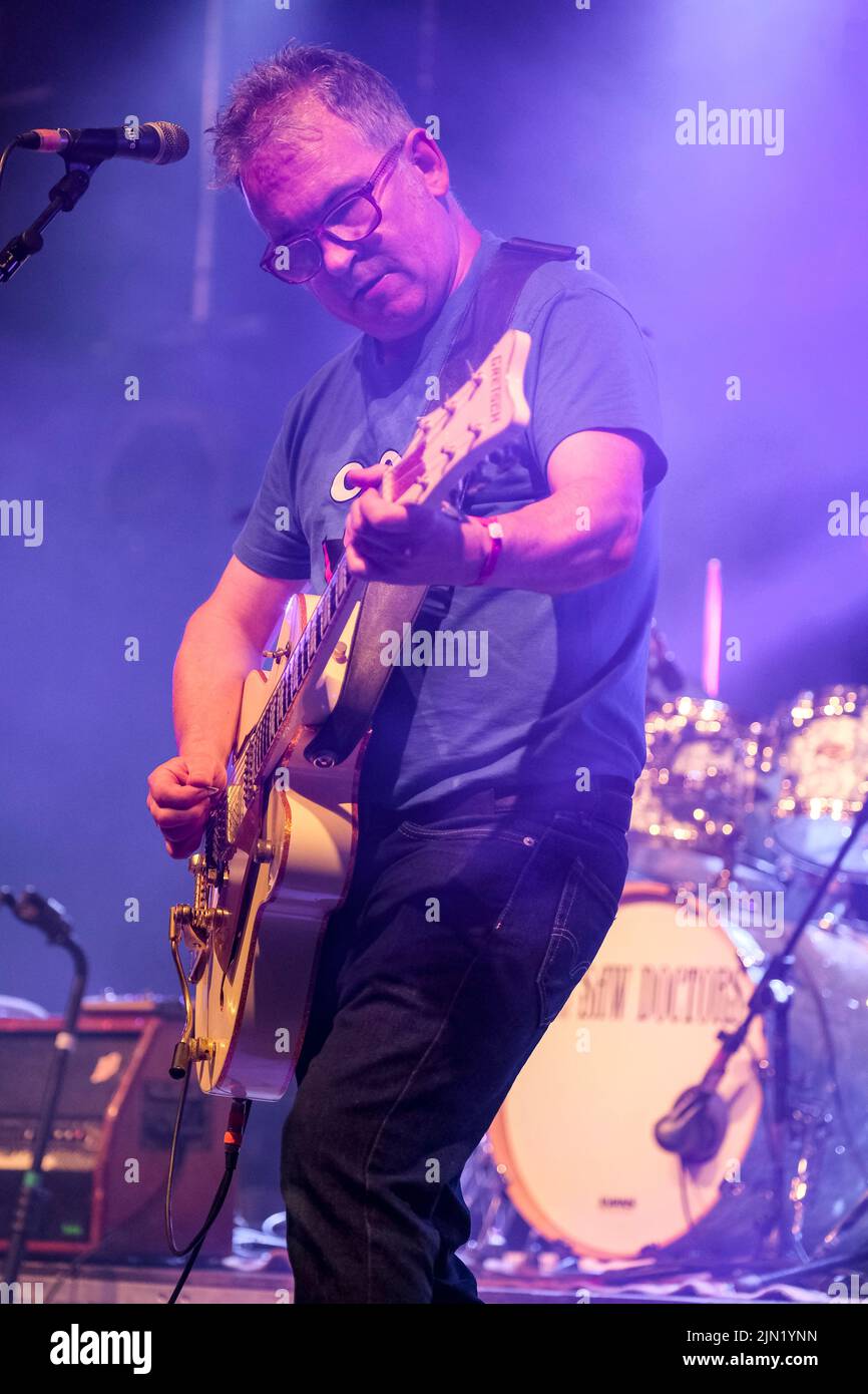 Leo Moran performing with The Saw Doctors performing at the Wickham ...