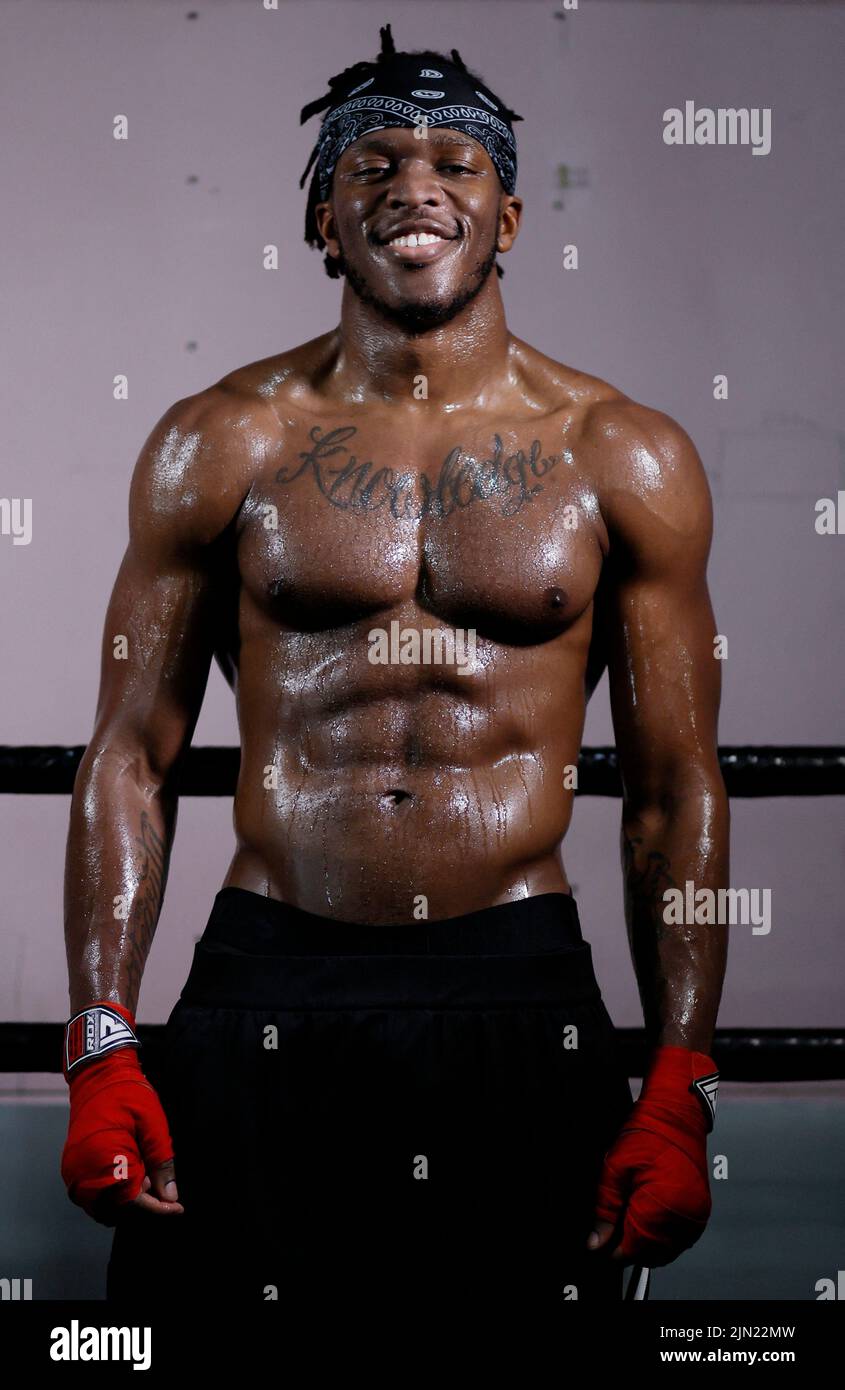 Ksi poses hi-res stock photography and images - Alamy