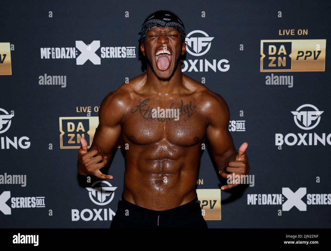 Ksi poses hi-res stock photography and images - Alamy